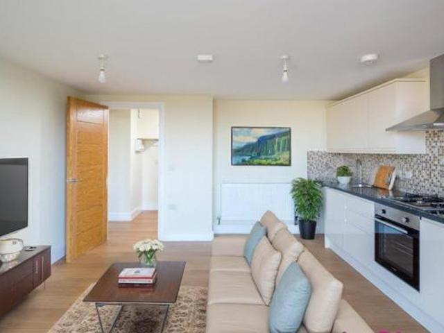 Charter House, High Road, 2 Bedroom Apartment