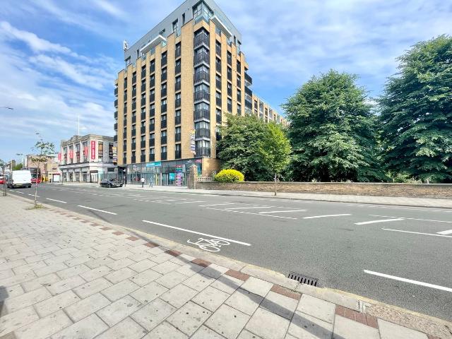 Charter House, High Road, Ilford IG1, 3 bed flat to rent, £2,450 pcm | PrimeLocation