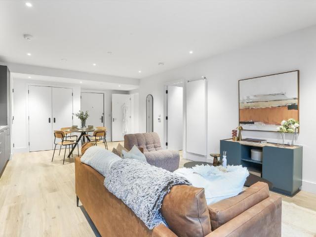 Charter Street, Canary Wharf, London E22, 1 bed flat to rent, £3,085 pcm | PrimeLocation