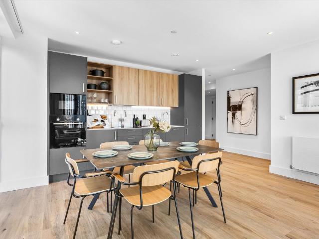 Charter Street, Canary Wharf, London E22, 2 bed flat to rent, £3,632 pcm | PrimeLocation