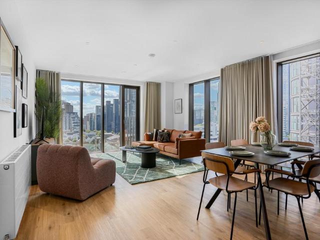 Charter Street, Canary Wharf, London. 2 bed flat to rent £3,623 pcm £836 pw
