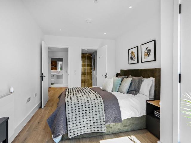 Charter Street, London E22, 2 bed flat to rent, £3,623 pcm | PrimeLocation