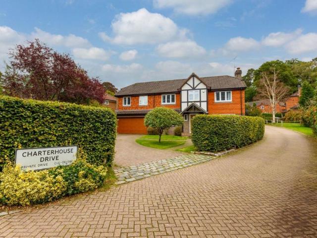 Charterhouse Drive, Sevenoaks TN13 3YE 4 bed detached house to rent £4,500 pcm £1,038 pw