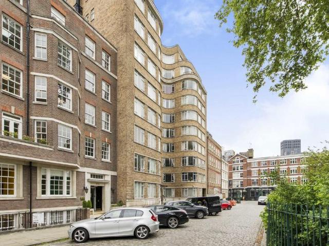 Charterhouse Square, London EC1M Studio to rent £1,800 pcm £415 pw