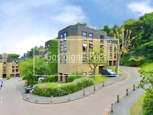 Charterhouse Road Chapel Fields. 2 bed flat to rent £1,675 pcm £387 pw