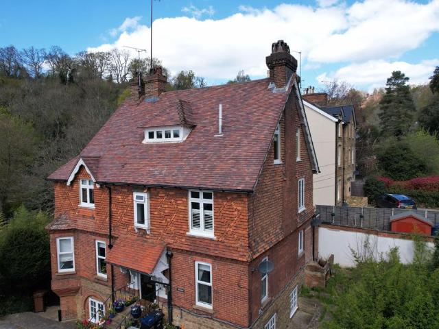 Charterhouse Road, Godalming, Surrey. 3 bed maisonette to rent £2,600 pcm £600 pw