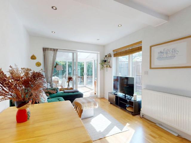 Charteris Rd, London NW6, 2 bed flat to rent, £3,100 pcm | PrimeLocation