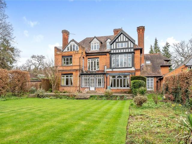 Charters Road, Sunningdale. 3 bed apartment to rent £2,950 pcm £681 pw