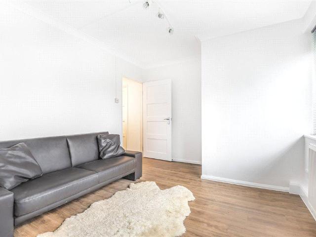 Chartes House, Abbey Street, London, SE1 1 bed apartment to rent £1,750 pcm £404 pw