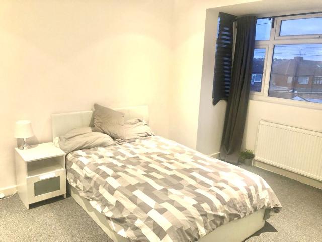 Chartley Avenue, Neasden, NW2 7QY