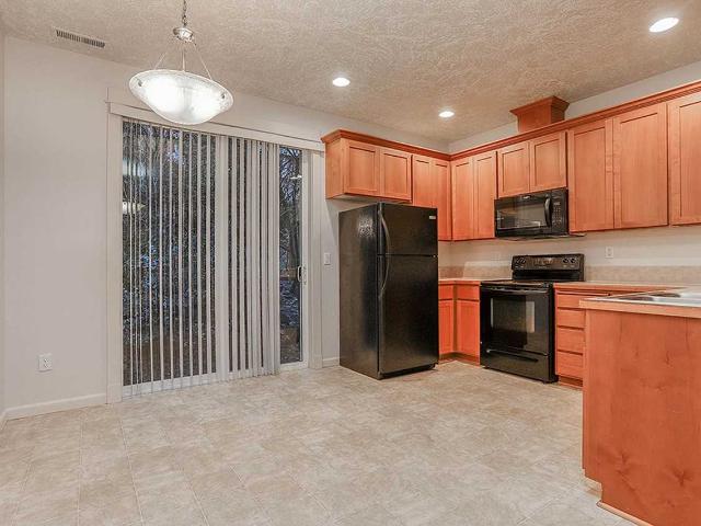 Chase Landing 3 Bedroom Apartment for Rent at Se Chase Loop, Gresham, OR 97080 Kelly Creek