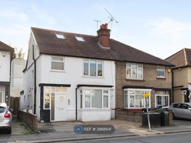 Chase Road, Epsom KT19, Studio to rent, £895 pcm | PrimeLocation
