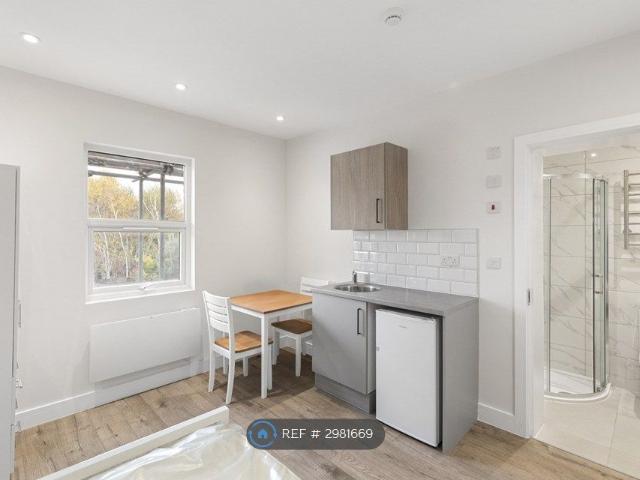 Chase Side Crescent, Enfield EN2, Studio to rent, £895 pcm | PrimeLocation