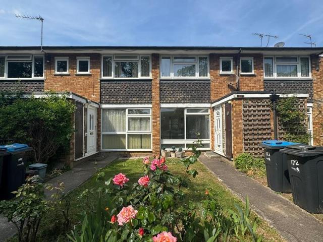 Chase Side, Enfield 2 bed maisonette to rent £1,900 pcm £438 pw