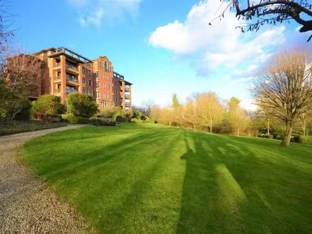 Chasewood Park, harrow on the Hill 2 bed apartment for sale.