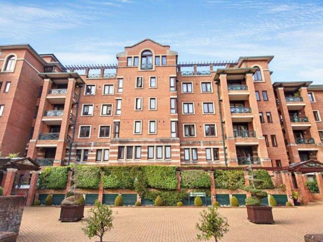 Chasewood Park, Harrow on the Hill HA1 2 bed flat to rent £1,995 pcm £460 pw