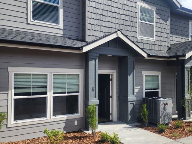 Chets Place Built in 2024 2 Bedroom 2 Bathroom w/ private baths for each bedroom