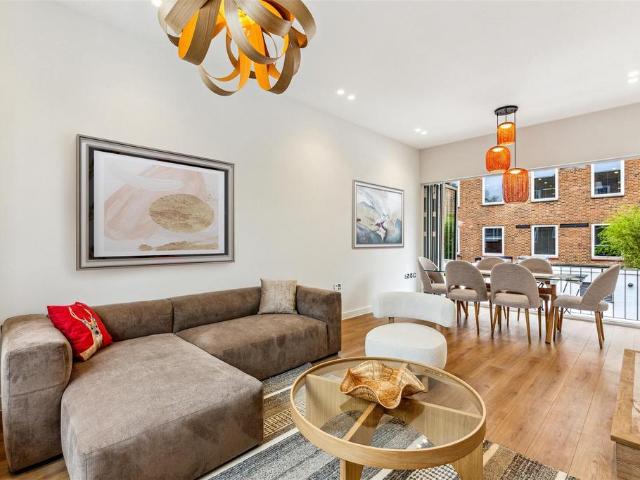 Cheval Place, Knightsbridge, SW7 2 bed apartment to rent £5,417 pcm £1,250 pw