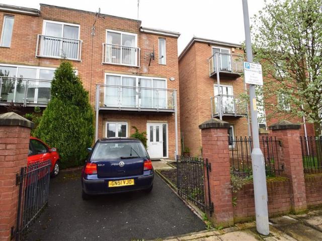 Chevassut Street, Hulme, Manchester. 4 bed townhouse to rent £2,450 pcm £565 pw