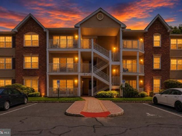 Cheverny Ct, Hamilton, Condo For Sale