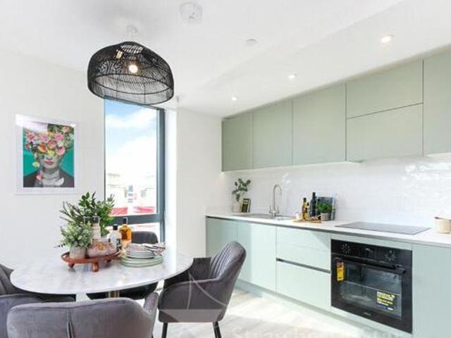 Chevette Court, Kimpton Road, 2 Bedroom Apartment