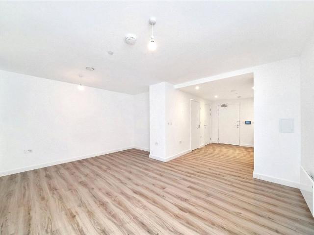 Chevette Court, Kimpton Road, Luton LU2, Studio to rent, £1,050 pcm | PrimeLocation