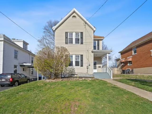 CHEVIOT: Adorable 2+ bed 1.5 bath 2 story w 2 car garage