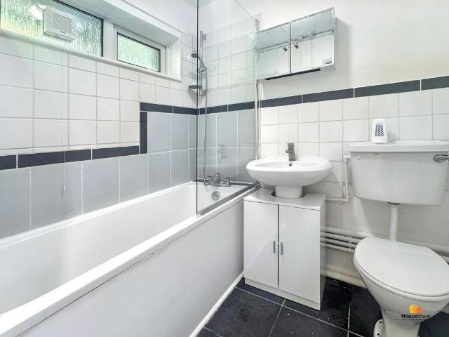 Cheviot Close, High Wycombe, HP13 1 bed flat to rent £1,000 pcm £231 pw