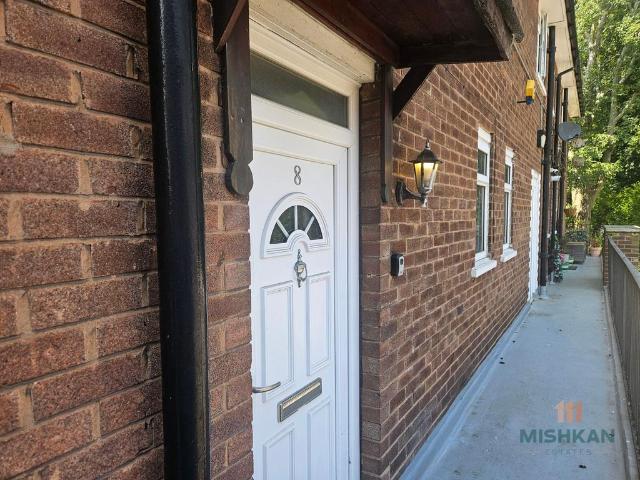Cheviot Close, Salford 2 bed maisonette to rent £1,050 pcm £242 pw