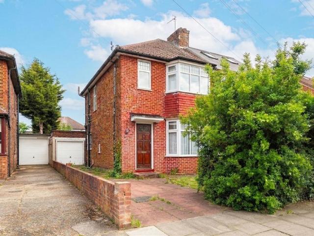 Cheviot Gardens, London NW2 3 bed semi detached house to rent £2,700 pcm £623 pw