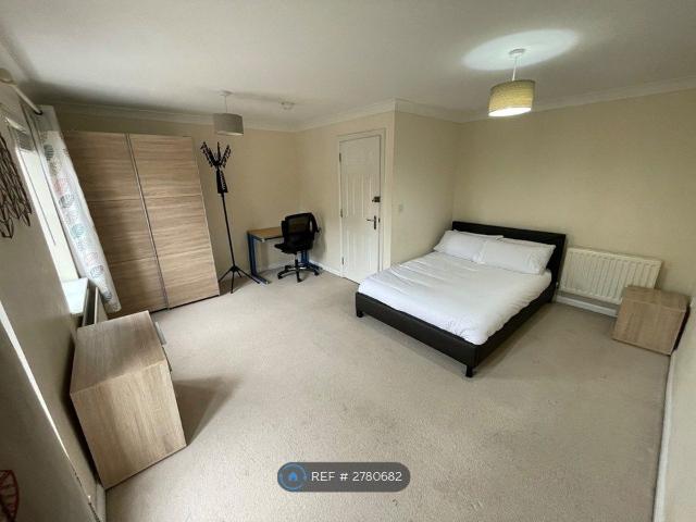Cheviot Way, Stevenage SG1, Room to rent, £825 pcm | PrimeLocation