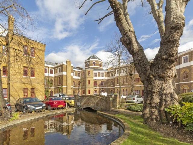 Chevy Road, Southall UB2 2 bed flat to rent £1,846 pcm £426 pw
