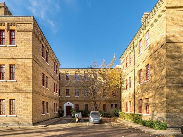 Chevy Road, Southall UB2, 3 bed flat to rent, £2,800 pcm | PrimeLocation