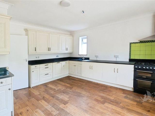 Cheyham Gardens, Cheam, Sutton, Surrey SM2, 3 bed bungalow to rent, £2,600 pcm | PrimeLocation