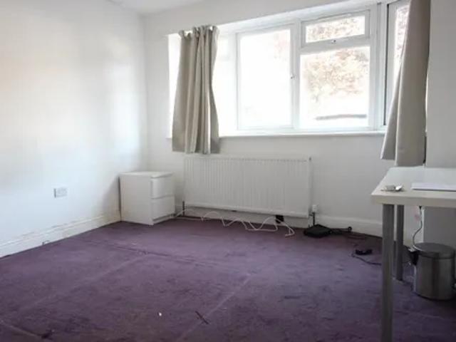 Cheyneys Avenue, London, HA8 6SB, United Kingdom | Room for rent #123966319 | Rentberry
