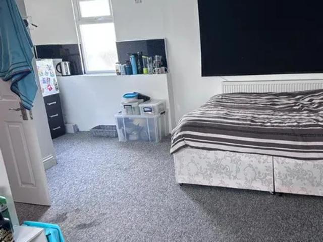 Cheyneys Avenue, London, HA8 6SB, United Kingdom | Room for rent #140398378 | Rentberry