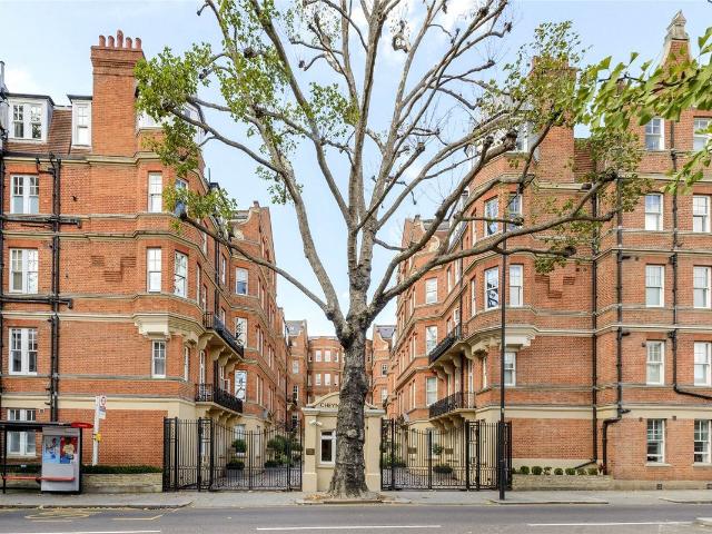 Cheyne Court, London SW3, 4 bed flat to rent, £10,833 pcm | PrimeLocation
