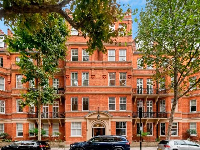 Cheyne Court, London SW3, 3 bed flat to rent, £4,400 pcm | PrimeLocation