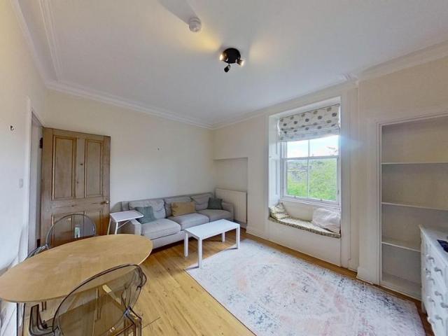 Cheyne Street, Edinburgh, EH4 2 bed flat to rent £1,475 pcm £340 pw