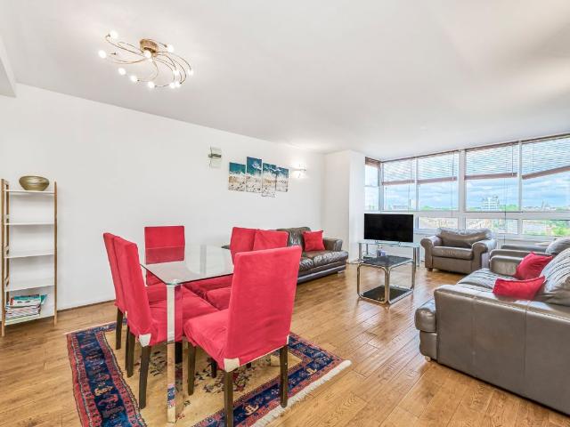 Cheyne Walk, Chelsea, London SW3, 2 bed flat to rent, £3,750 pcm | PrimeLocation