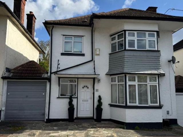 Cheyne Walk, Hendon NW4, 3 bed detached house to rent, £2,850 pcm | PrimeLocation