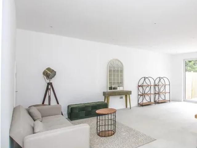 Cheyne Walk, London, NW4 3QJ, United Kingdom | 5 bed duplex for rent #138850184 | Rentberry