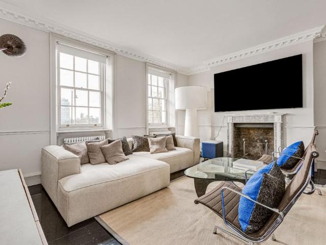 Cheyne Walk, London, SW10 5 bed terraced house to rent £14,000 pcm £3,231 pw