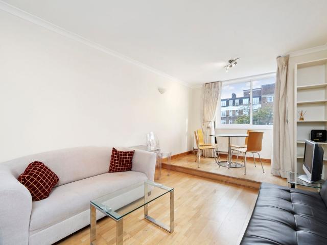 Cheyne Walk, London SW3, 2 bed flat to rent, £2,750 pcm | PrimeLocation
