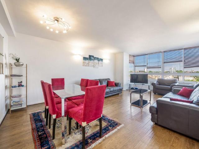 Cheyne Walk, London SW3, 2 bed flat to rent, £3,500 pcm | PrimeLocation