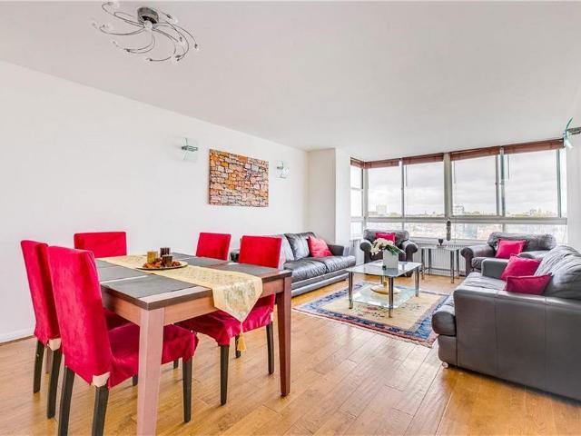 Cheyne Walk, London SW3 2 bed flat to rent £3,750 pcm £865 pw