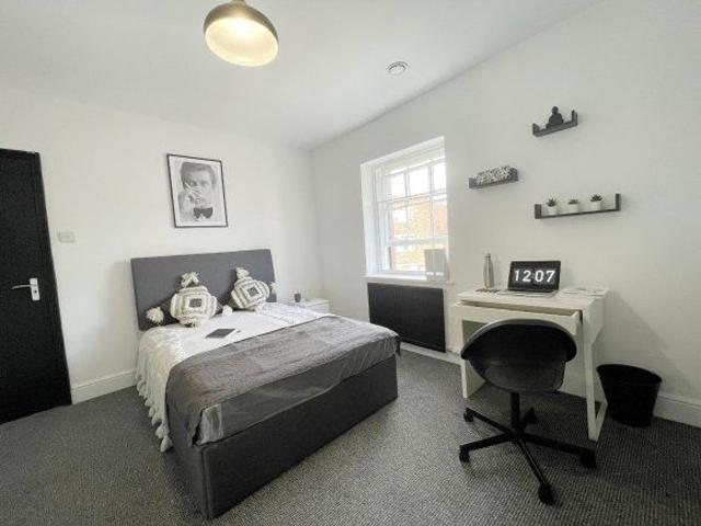 Cheyne Walk, Northampton, West Northamptonshire NN1, 6 bed shared accommodation to rent, £706 pppm | PrimeLocation