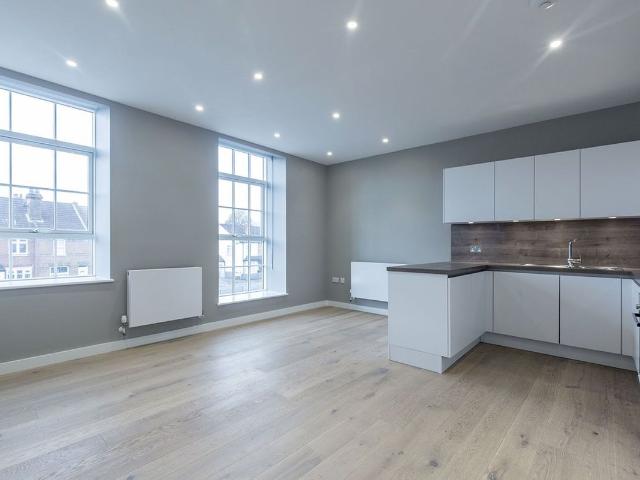 Cheam Common Road, Worcester Park KT4, 1 bed flat to rent, £1,650 pcm | PrimeLocation