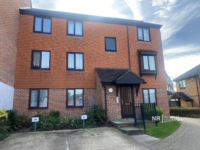 Cheam, Sutton SM3 1 bed ground floor flat to rent £1,450 pcm £335 pw