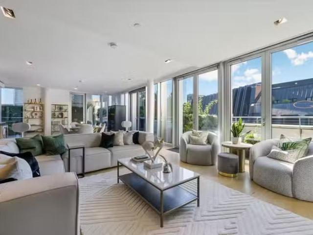 New 4 BA 3 bedroom flat for rent in Dominion House, Bartholome.